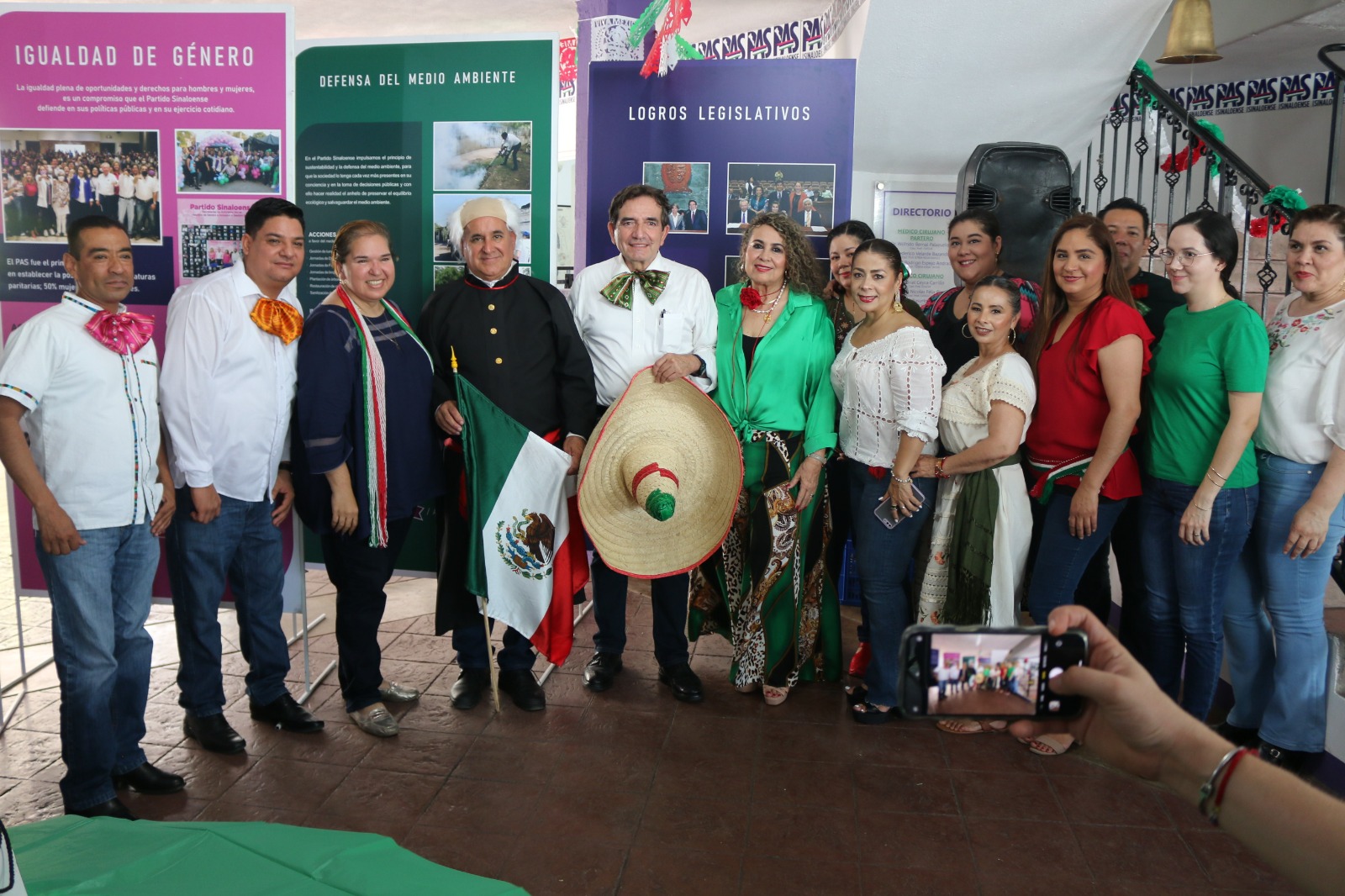El PAS celebra la Independencia de México con una gran fiesta mexicana ...