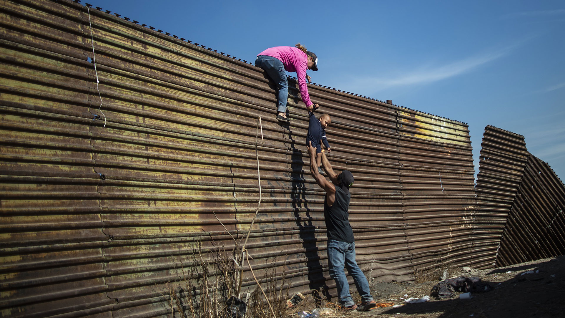 ‘Polleros’ usan TikTok para ofrecer cruces de México a EE.UU. - Fuentes ...