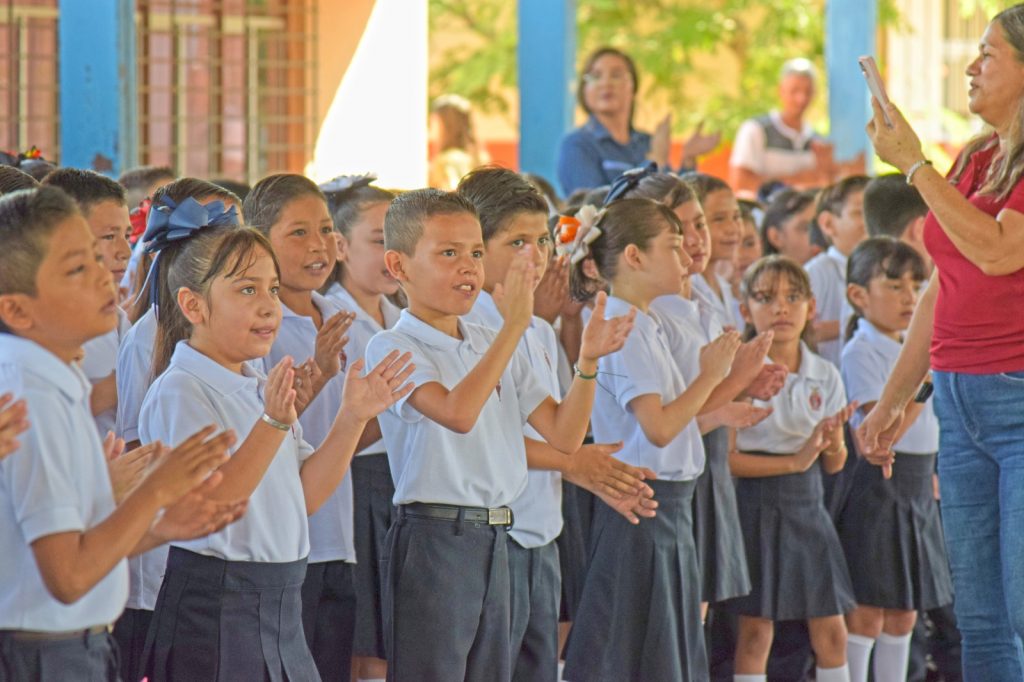 Niños de El Fuerte regresan a las aulas para inicio de clases - Fuentes ...