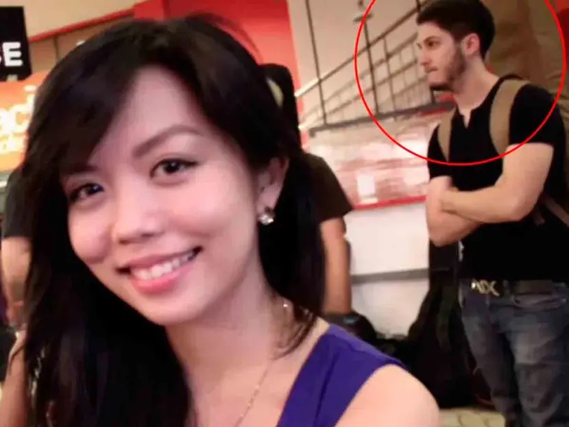 Mujer descubre a su esposo en una selfie que se tomó años antes de ...